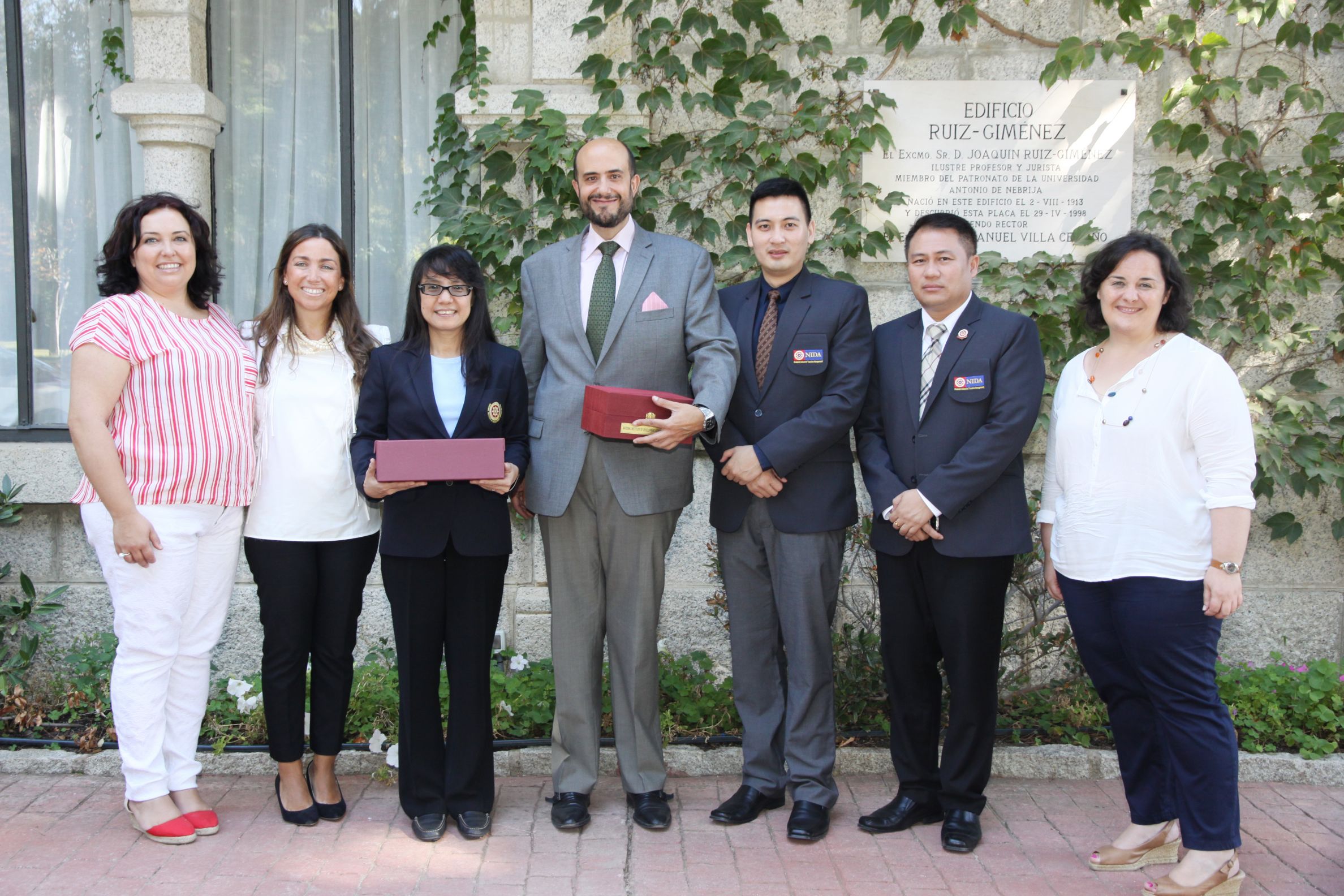 Visita del National Institute of Development Administration de ...