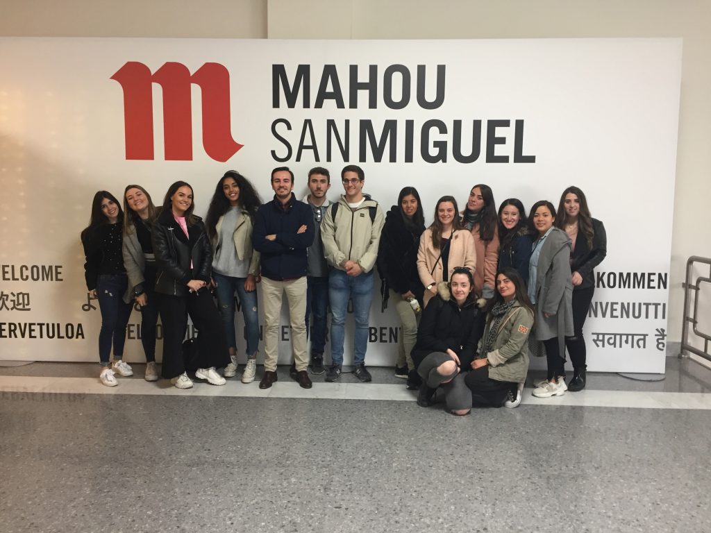 Los alumnos del Grado en Marketing conocen la historia de Mahou ...