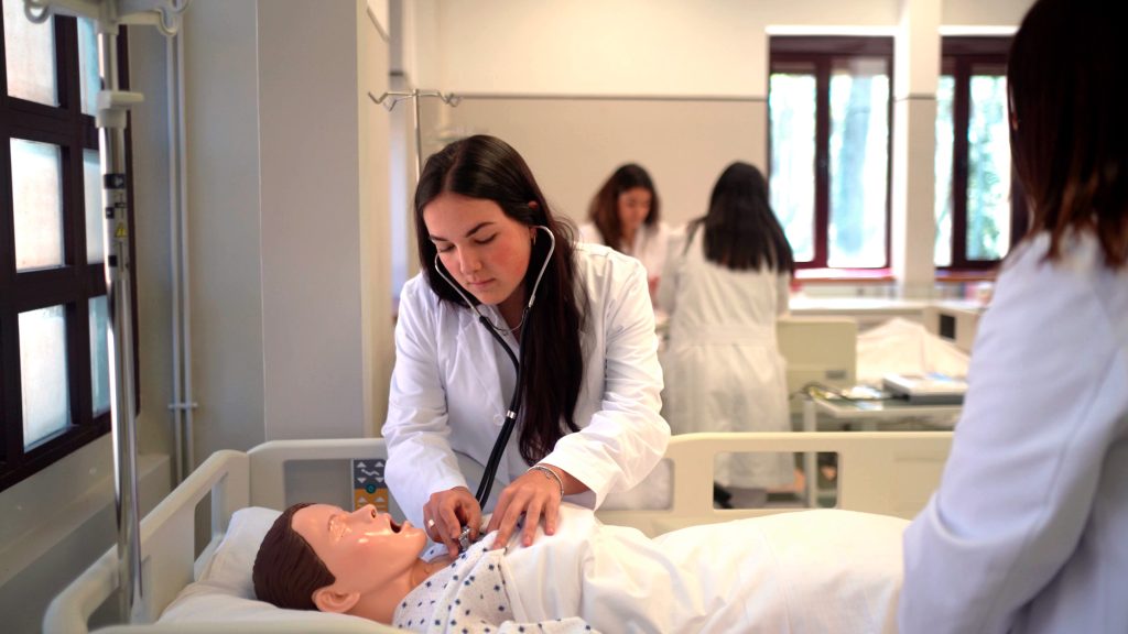 La Universidad Nebrija lanza el Grado en Medicina el próximo curso 24/ ...