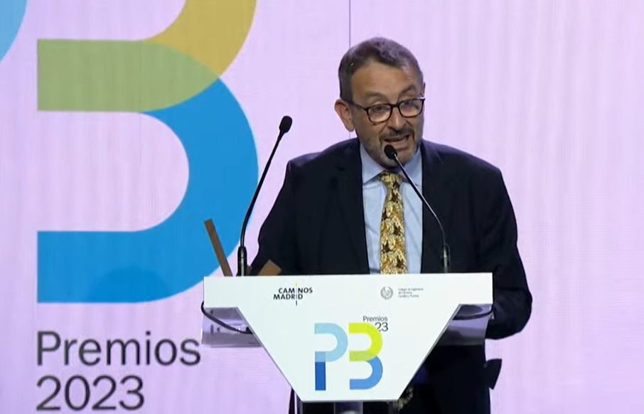 Juan Carlos Arroyo recibe el Premio Caminos Madrid en la categoría de ...