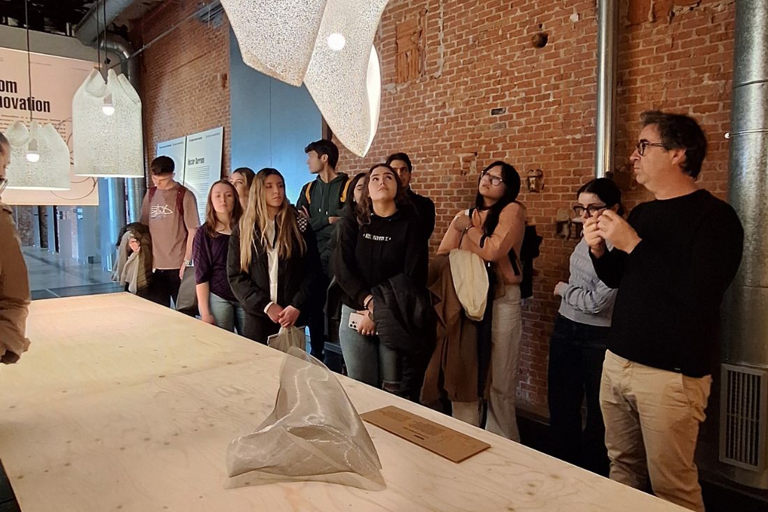 Visita a la exposición de Héctor Serrano, figura imprescindible del ...