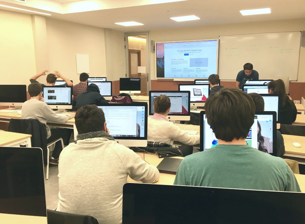 Los alumnos del Club de Informática participan en un taller de ...