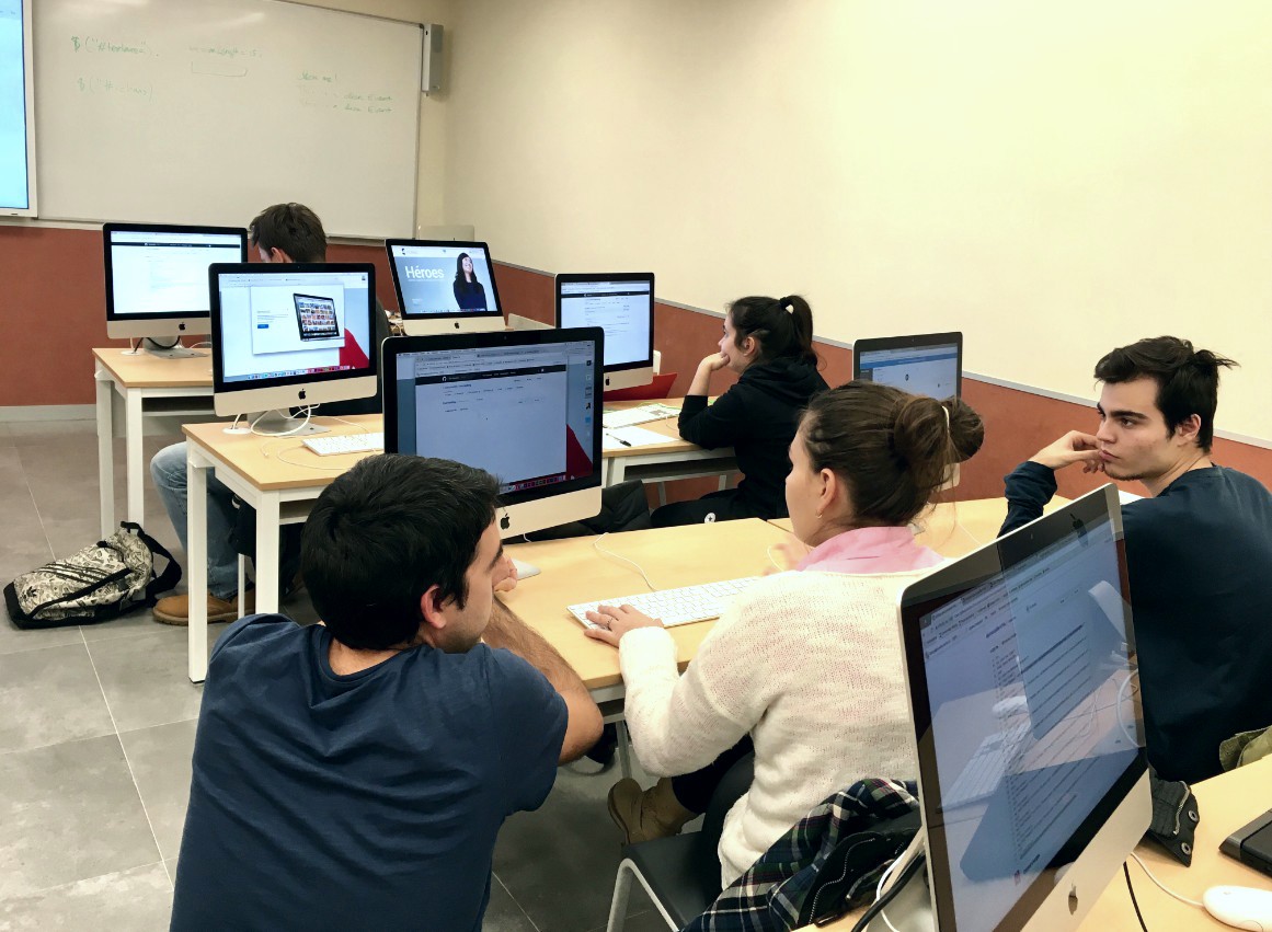 Los alumnos del Club de Informática participan en un taller de ...